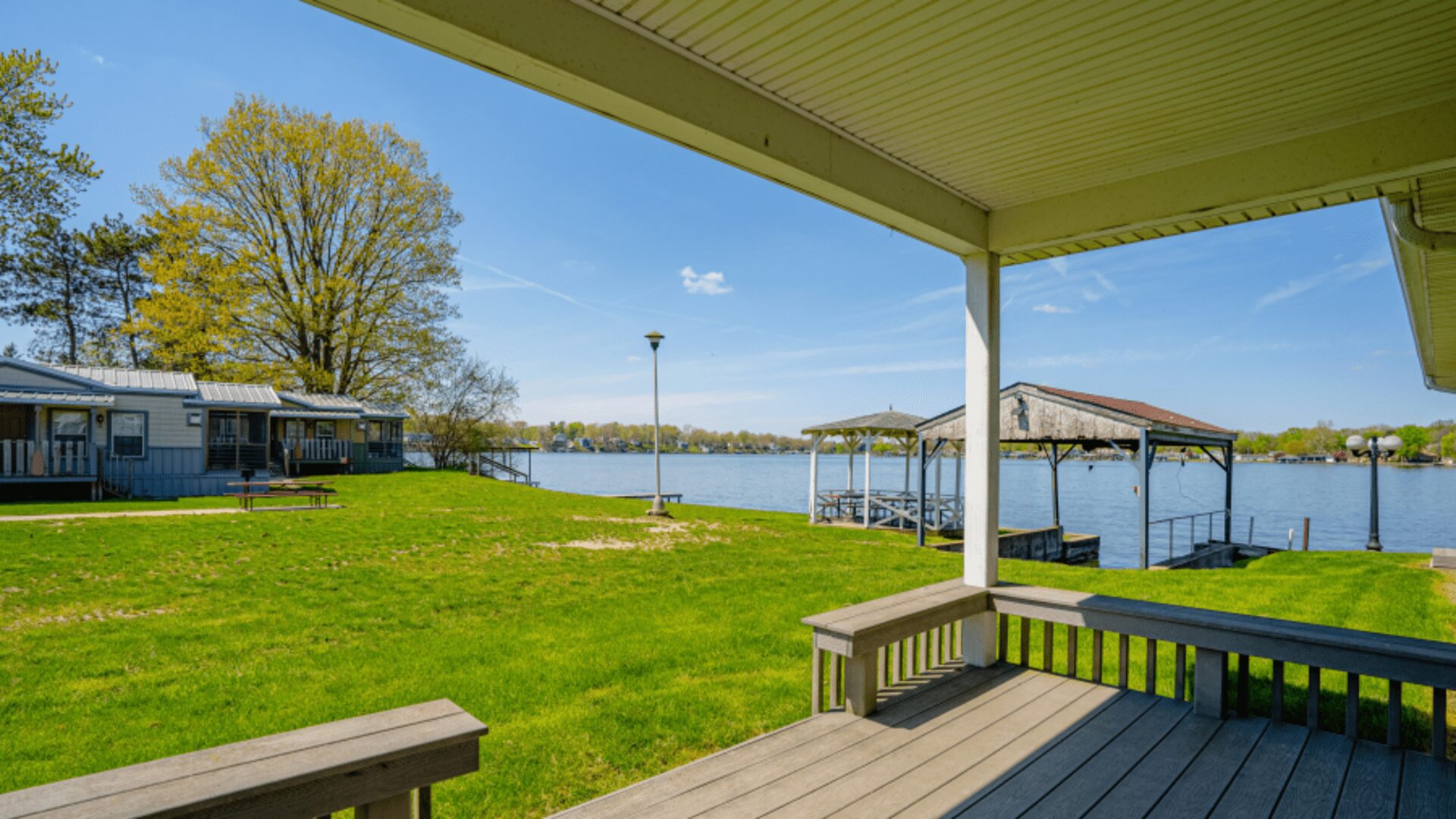 Stay & Play at our Park & Lakeside Lodging – Indiana Beach