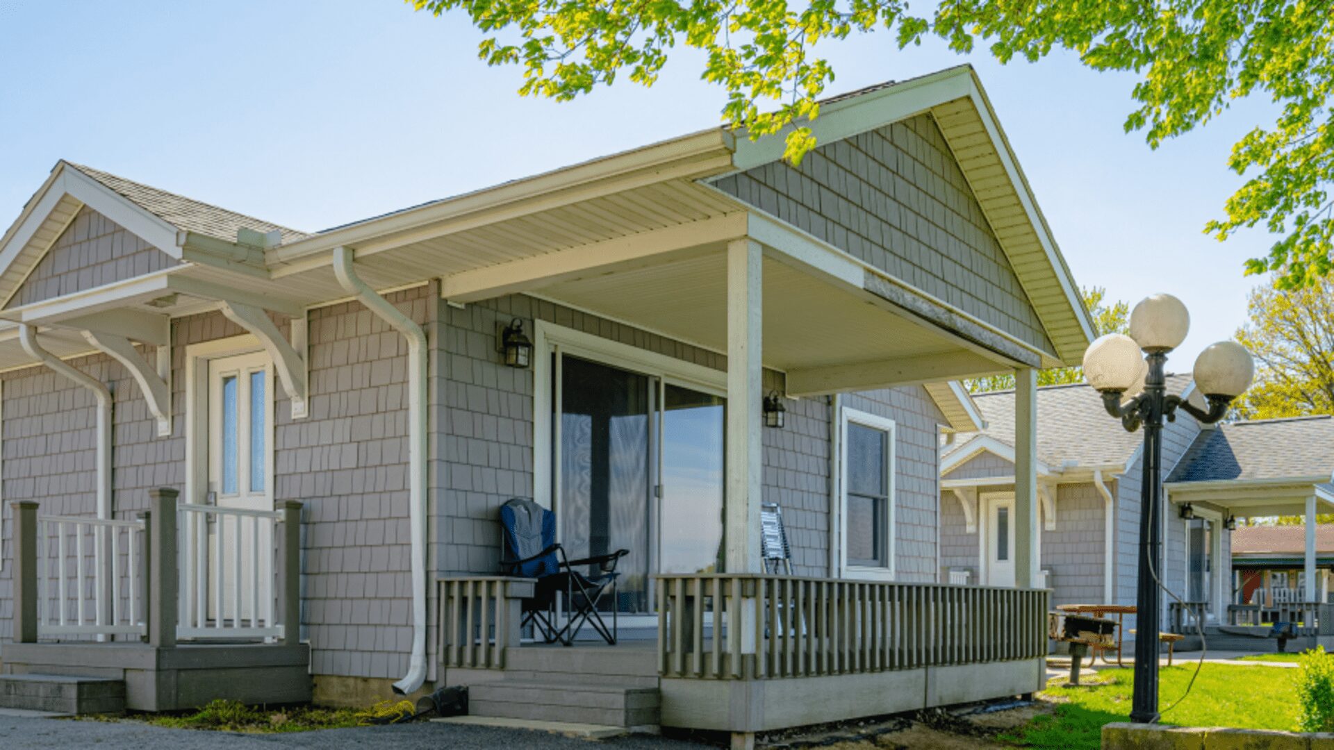 Stay & Play at our Park & Lakeside Lodging – Indiana Beach