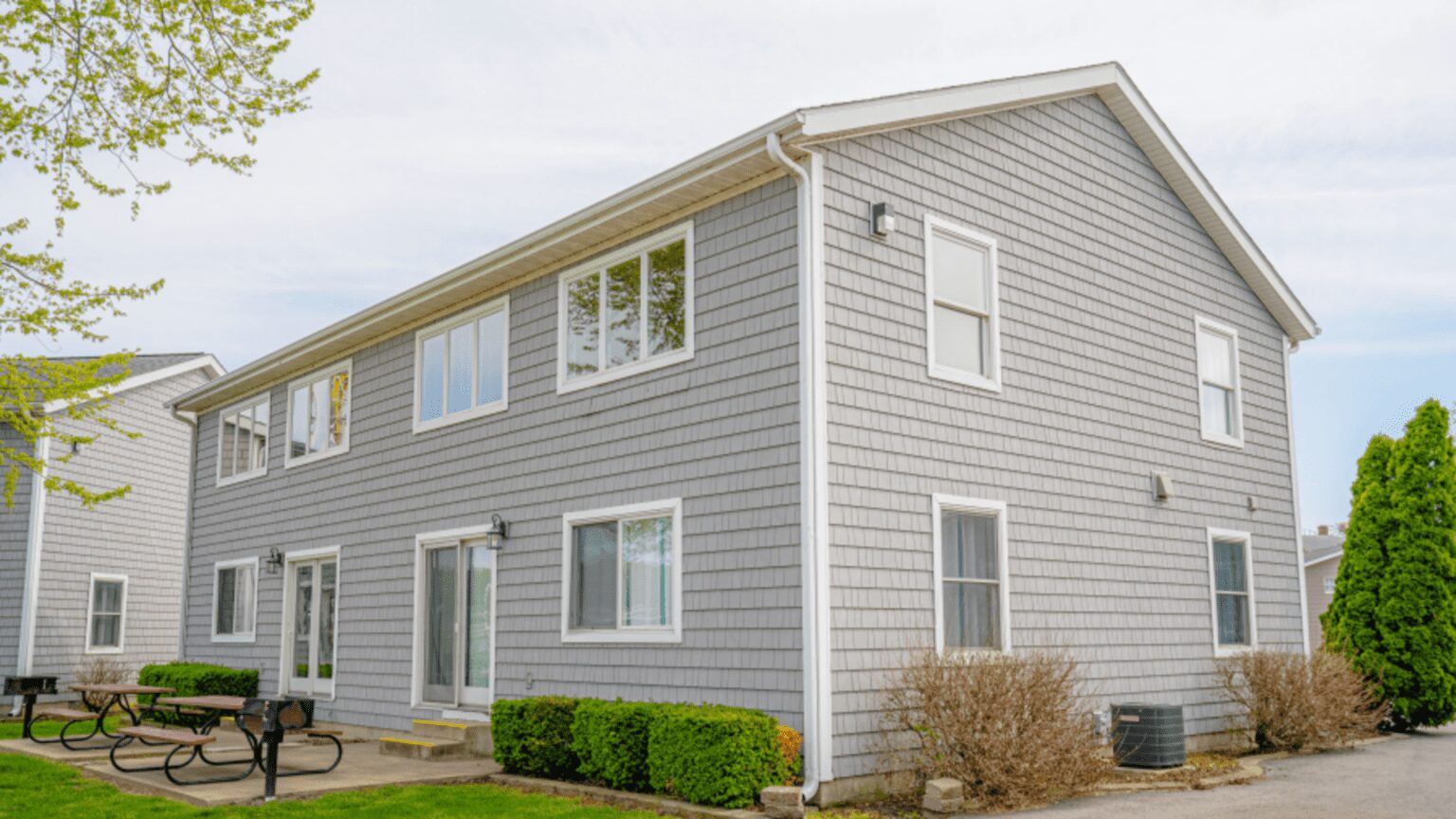 Stay & Play at our Park & Lakeside Lodging – Indiana Beach